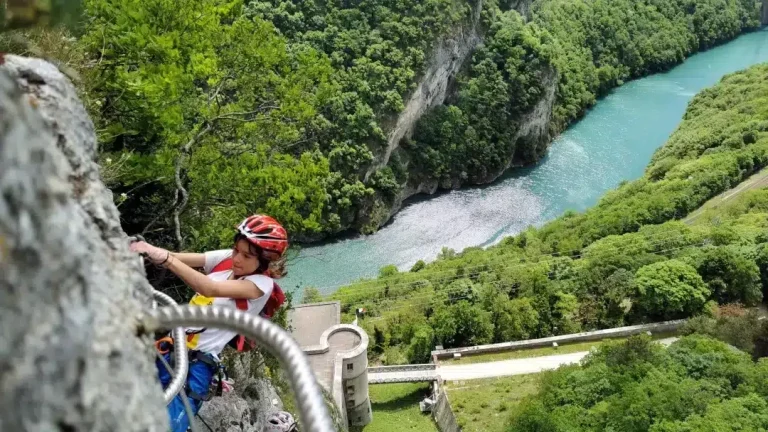 Via Ferrata Fort L’Écluse Ain, Aventure Verticale | Eskaléo